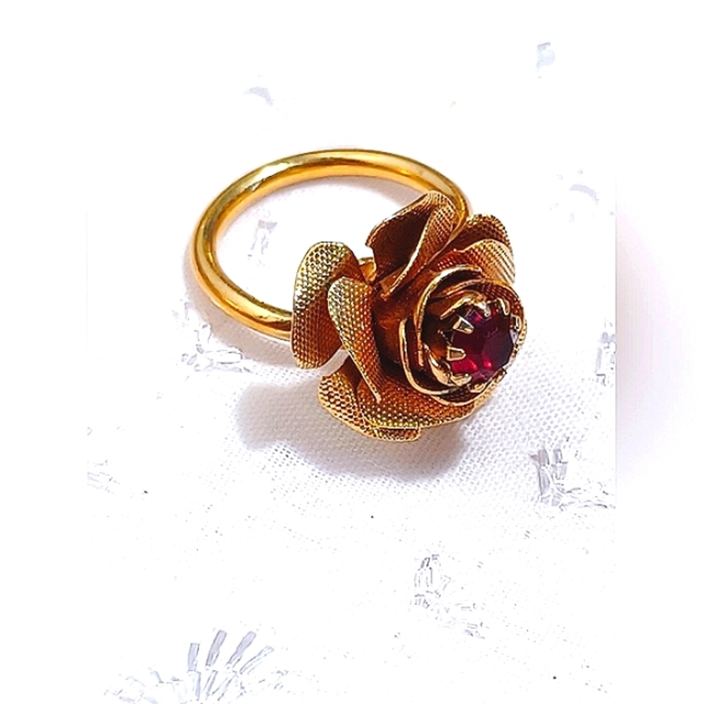 Vintage Sarah Coventry Goldtone Rose Ring With Red Rh… - Gem
